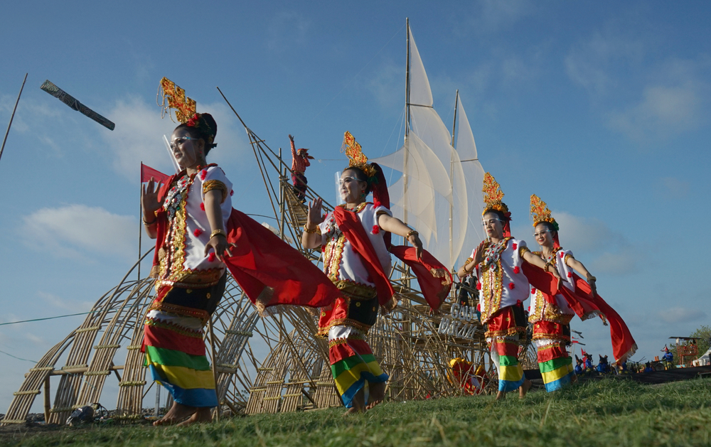 10 Suku dengan Populasi Terbanyak di Indonesia, Jawa dan Sunda ...
