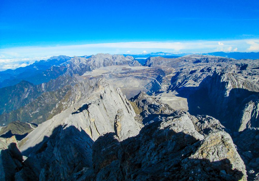 10 Gunung Tertinggi di Indonesia, 8 dari Papua - GoodStats